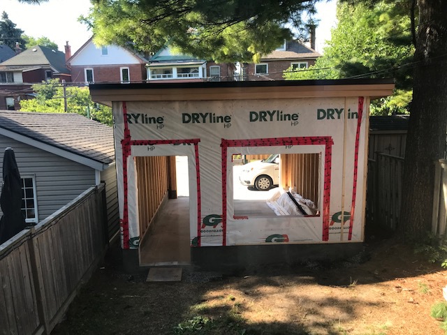 20' x 15' Urban Garage in Toronto, Ontario